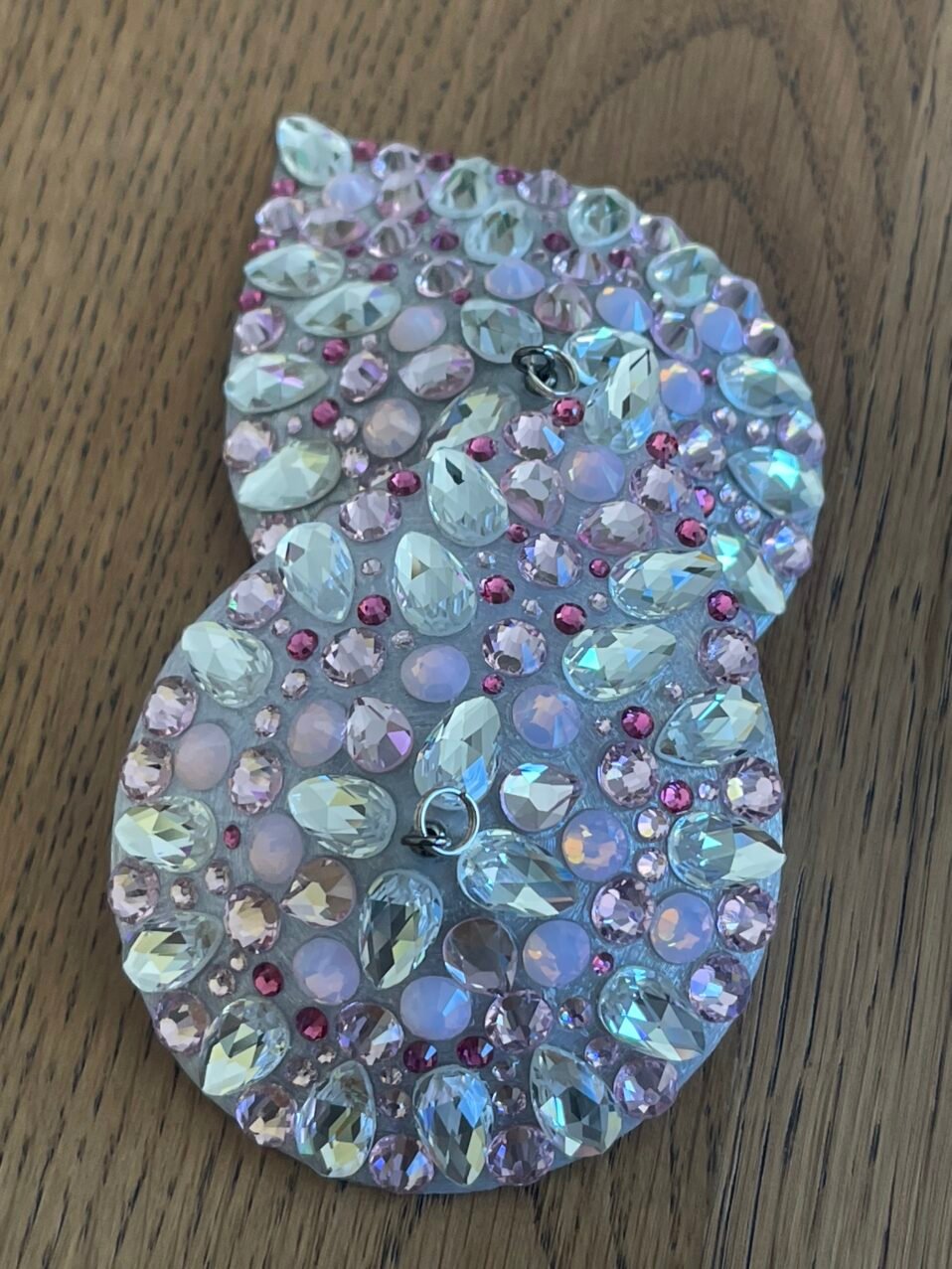 Rhinestoning 101 with Looking Glass Gems – Burlesque Hall of Fame
